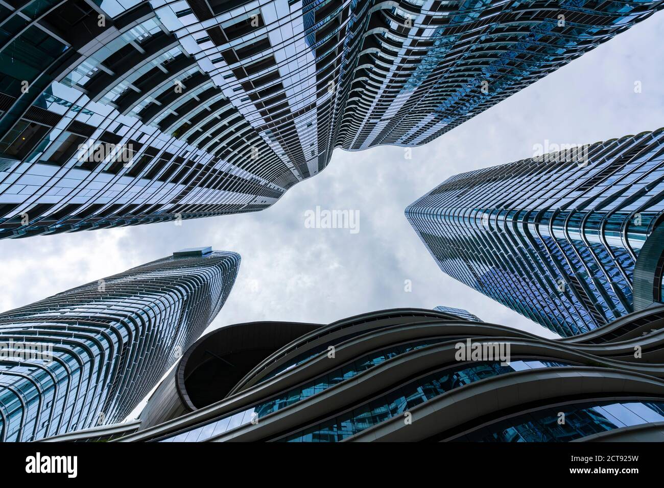 Office sky skyscrapers hi-res stock photography and images - Alamy