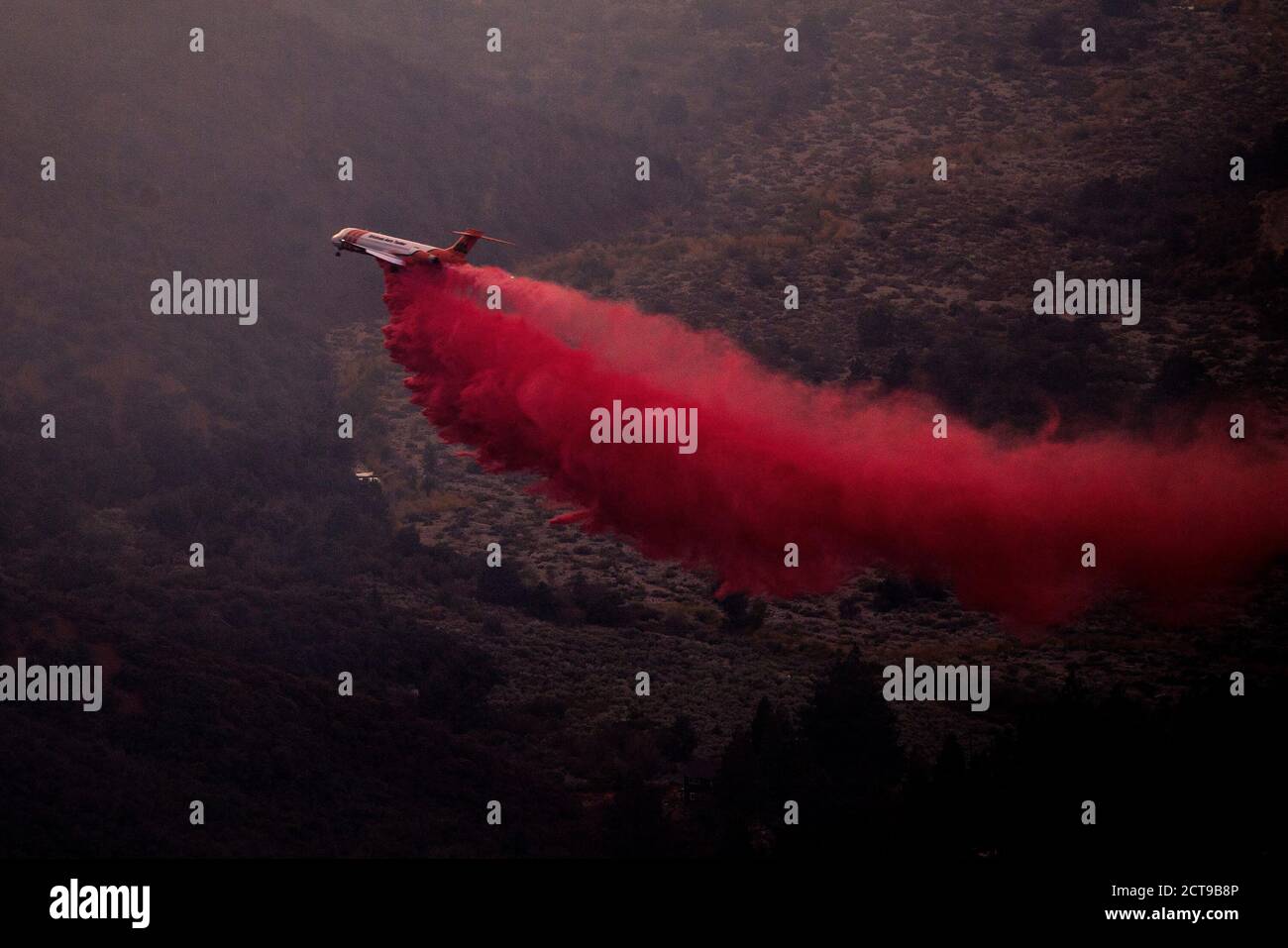 Fire california air tanker 2020 hi-res stock photography and images - Alamy