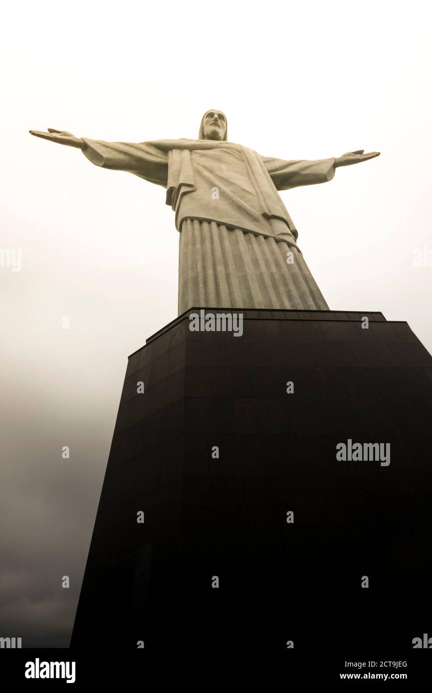 Jesus christ the redeemer statue hi-res stock photography and images ...