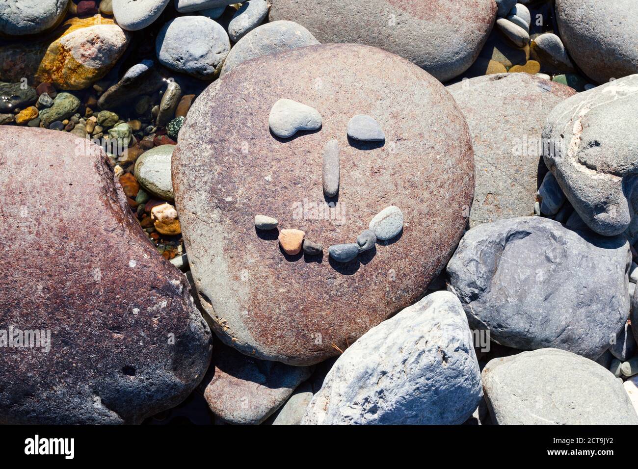 Smiley made of stones hi-res stock photography and images - Alamy