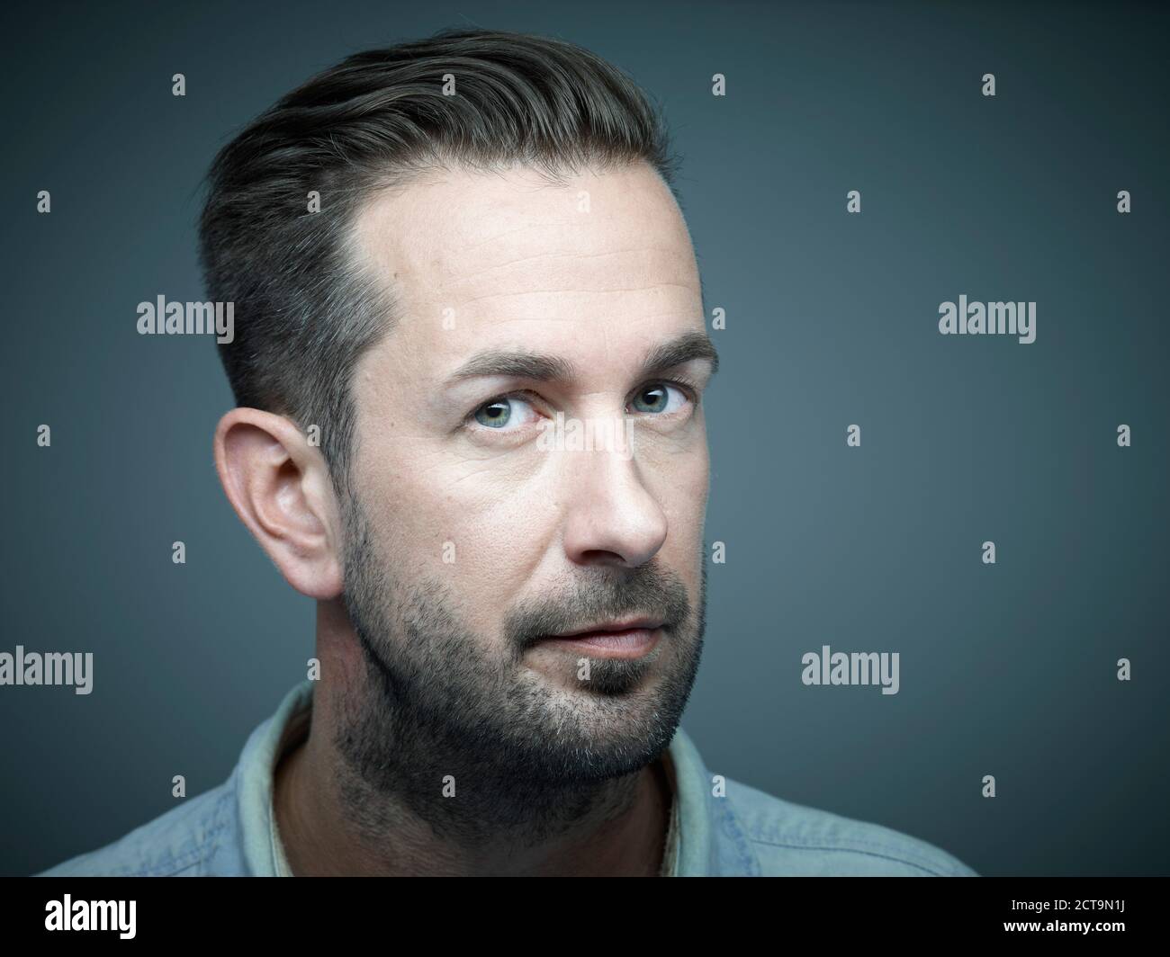 Smart man hi-res stock photography and images - Alamy