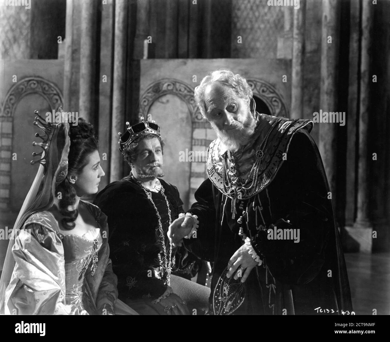 Hamlet (1948) eileen herlie hi-res stock photography and images - Alamy