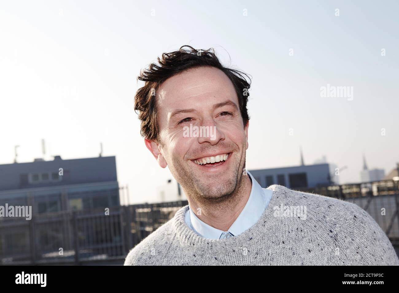 Smiling mans portrait hi-res stock photography and images - Alamy