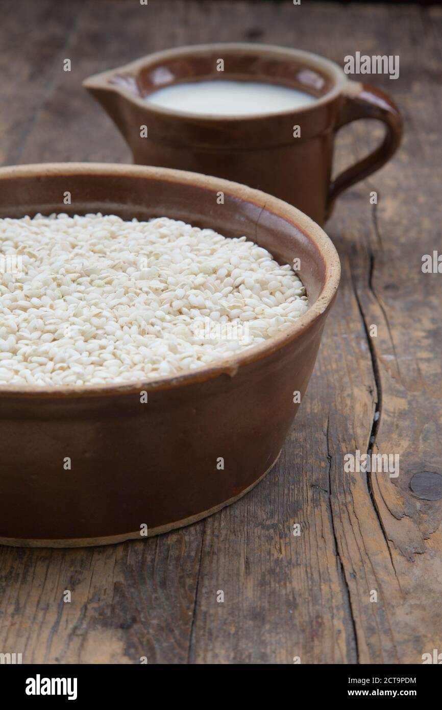 Shot table hi-res stock photography and images - Alamy