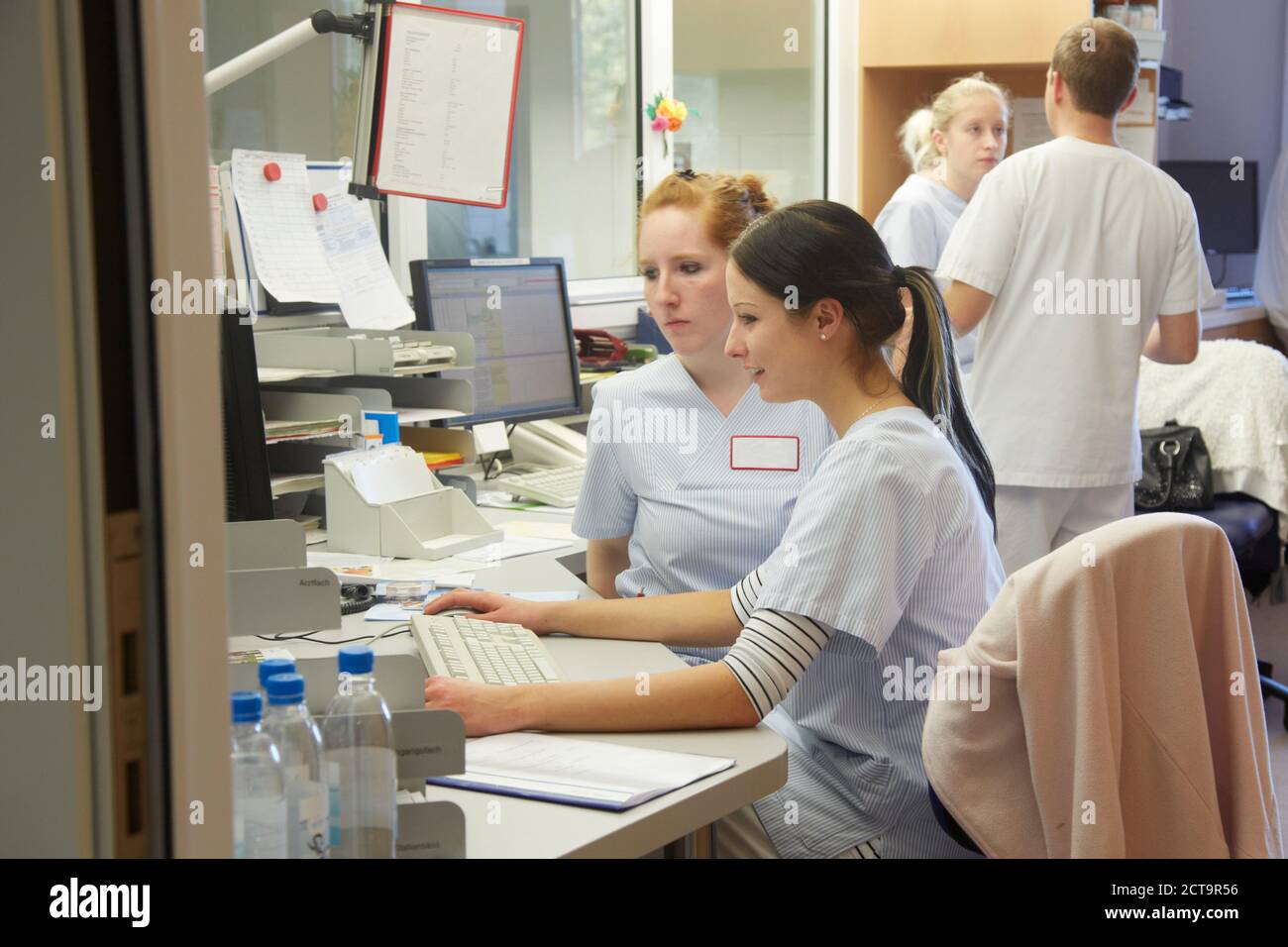 Nurses station hi-res stock photography and images - Alamy