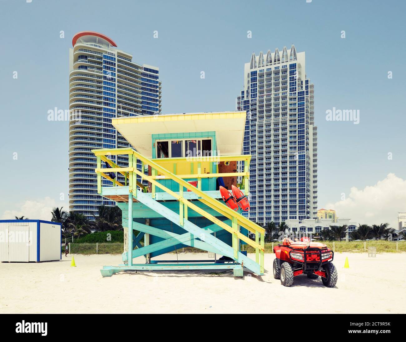 Lifeguards cabin at beach hi-res stock photography and images - Alamy