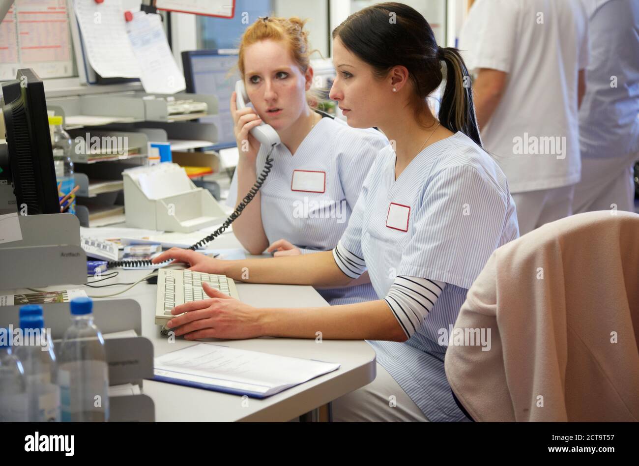 Nurses station hi-res stock photography and images - Alamy