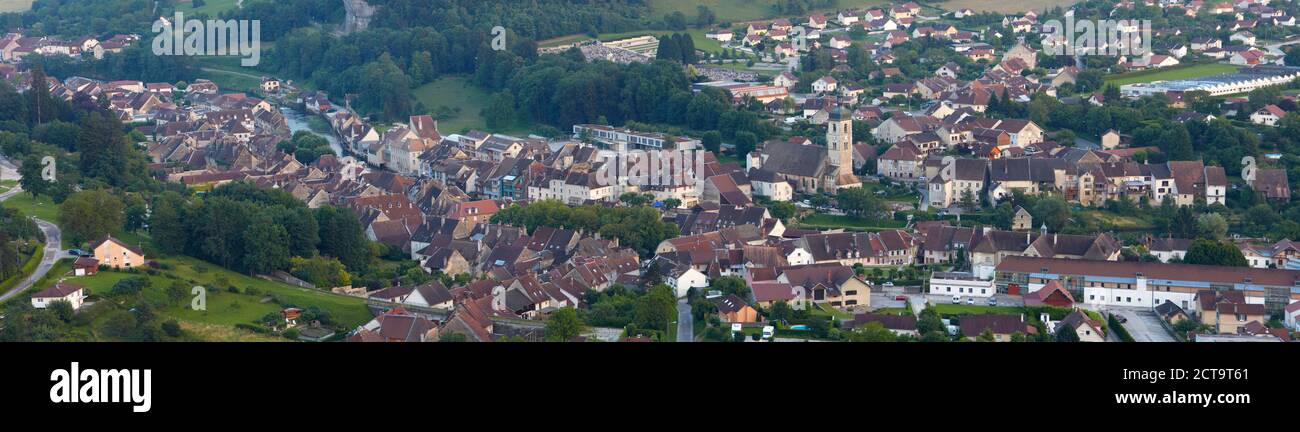 Crowded village hi-res stock photography and images - Alamy