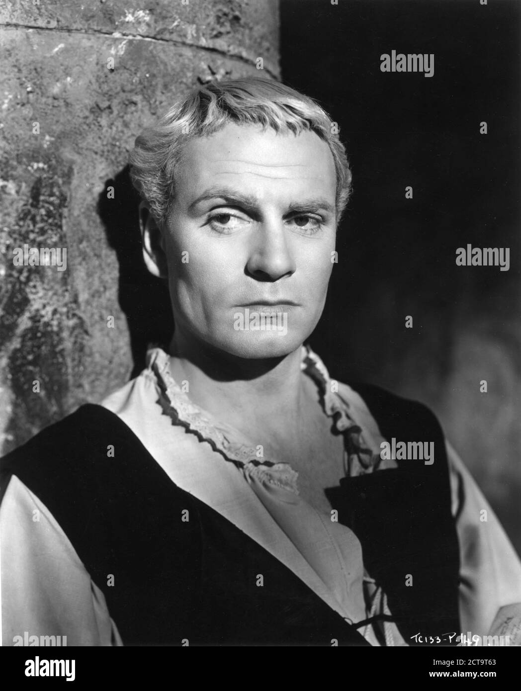 Hamlet laurence olivier 1948 hi-res stock photography and images - Alamy