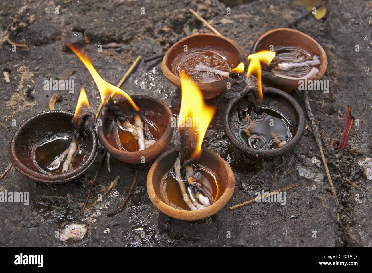 Sri Lanka, Ritual butter lamps Stock Photo - Alamy