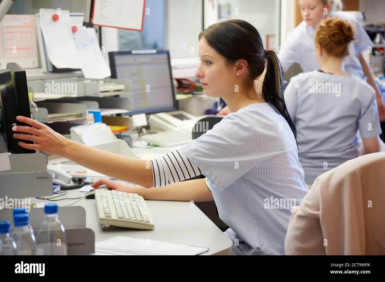 Nurses station hi-res stock photography and images - Alamy