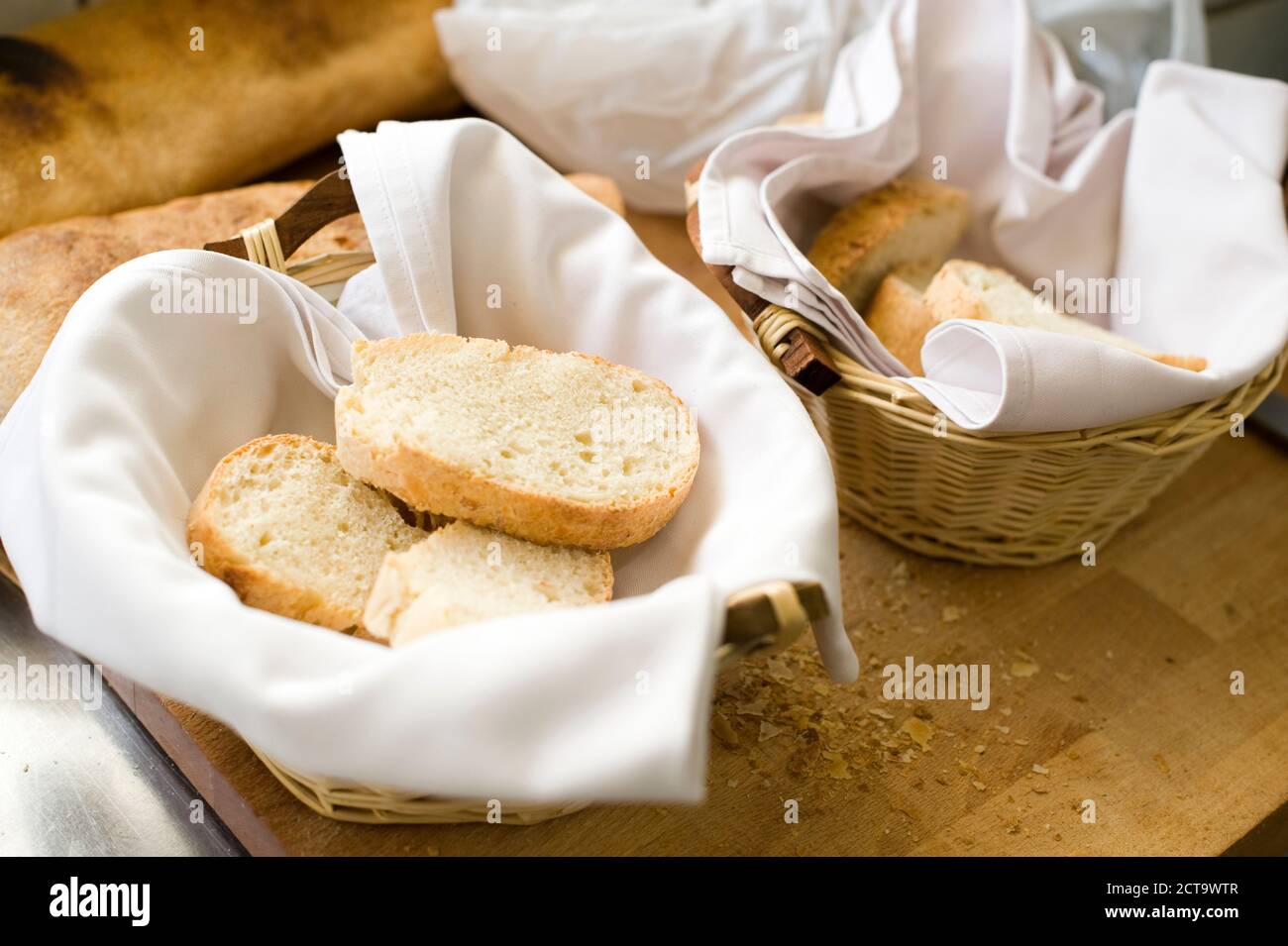 Restaurant bread basket hi-res stock photography and images - Alamy