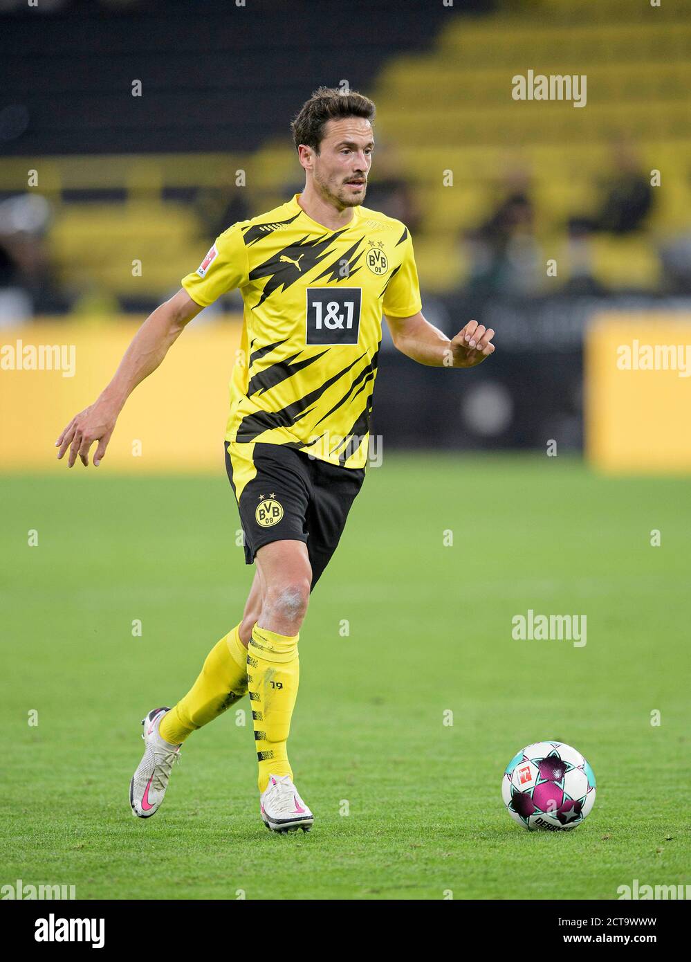 Thomas delaney footballer hi-res stock photography and images - Alamy