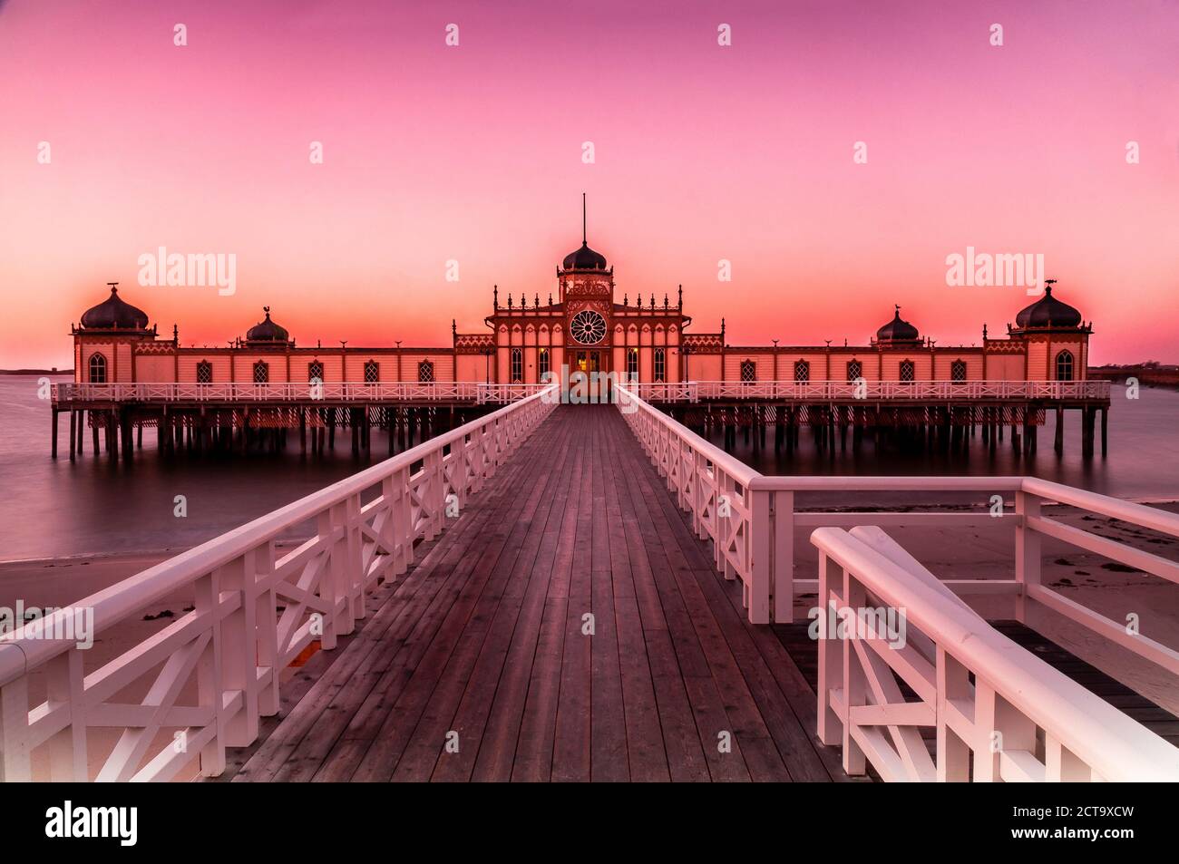 Cool building hi-res stock photography and images - Alamy