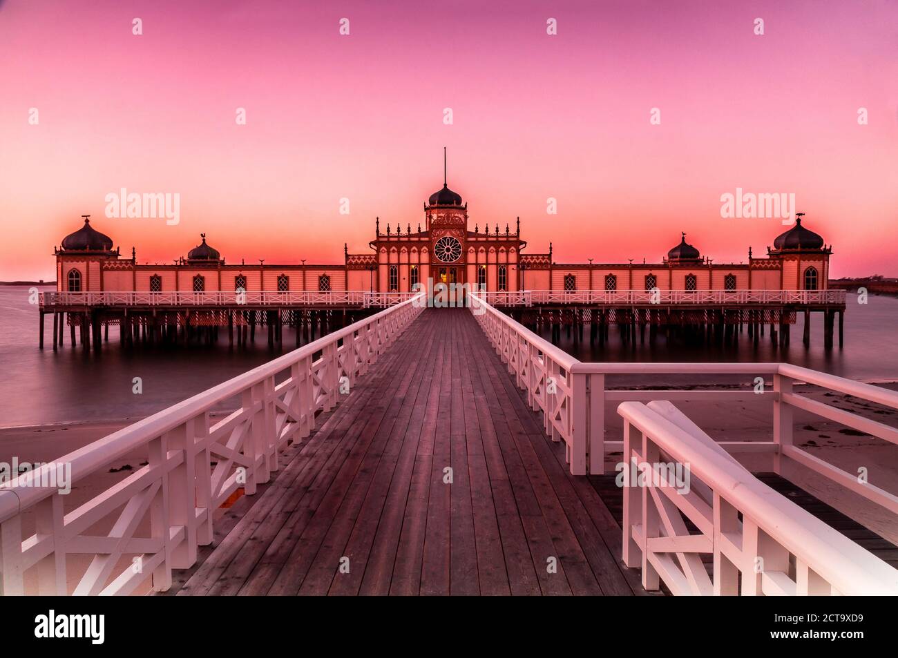 Cool building hi-res stock photography and images - Alamy