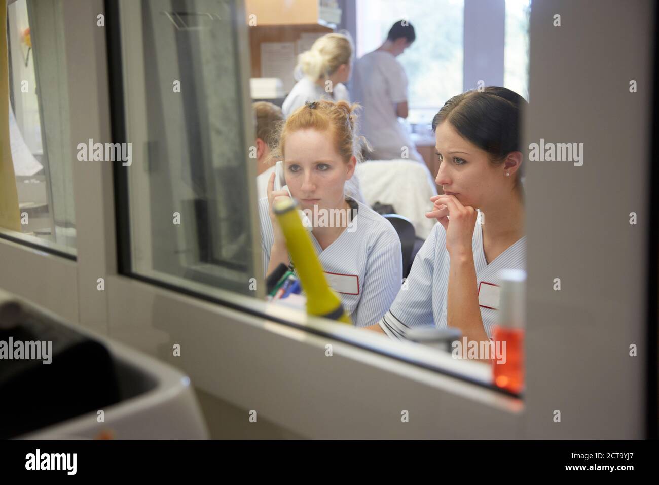 Nurses station hi-res stock photography and images - Alamy