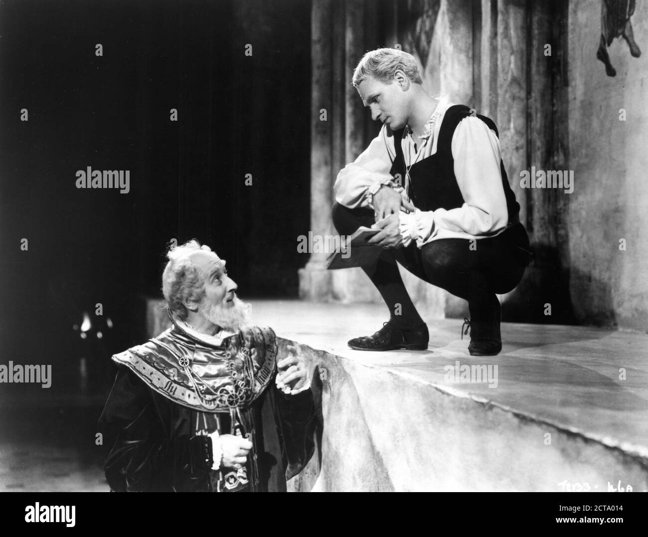 FELIX AYLMER and LAURENCE OLIVIER in HAMLET 1948 director LAURENCE ...