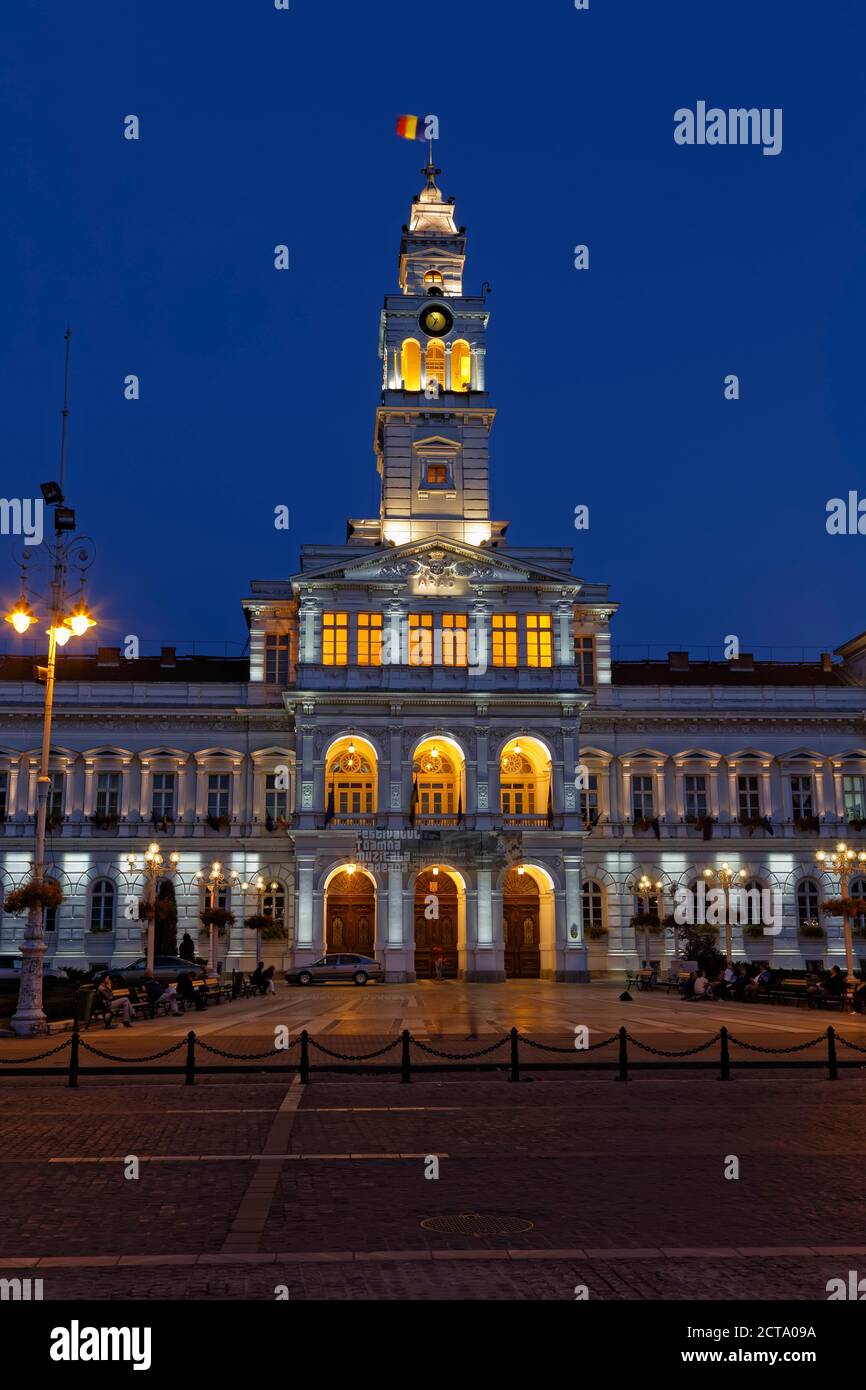 Rumania, Crisana, Arad, Town hall at night Stock Photo - Alamy