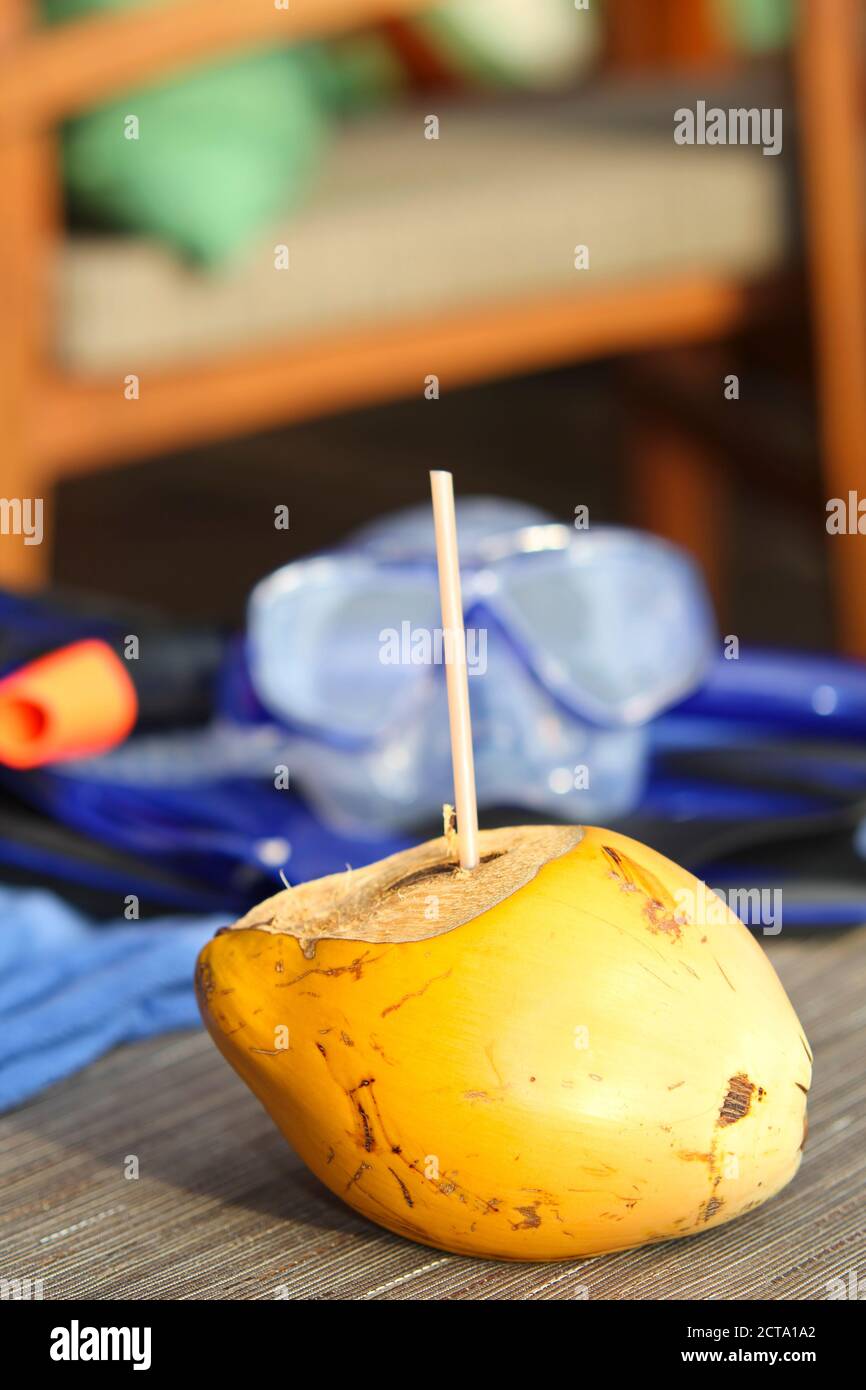 Coconut straw hi-res stock photography and images - Alamy