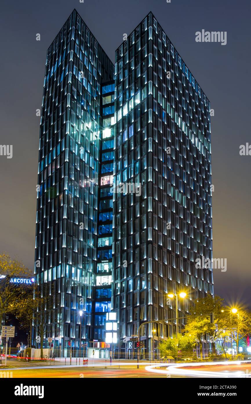Germany, Hamburg, Modern skyscrapers Dancing Towers Stock Photo - Alamy