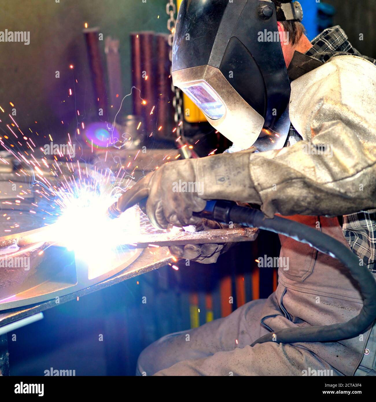 Welder a hi-res stock photography and images - Alamy