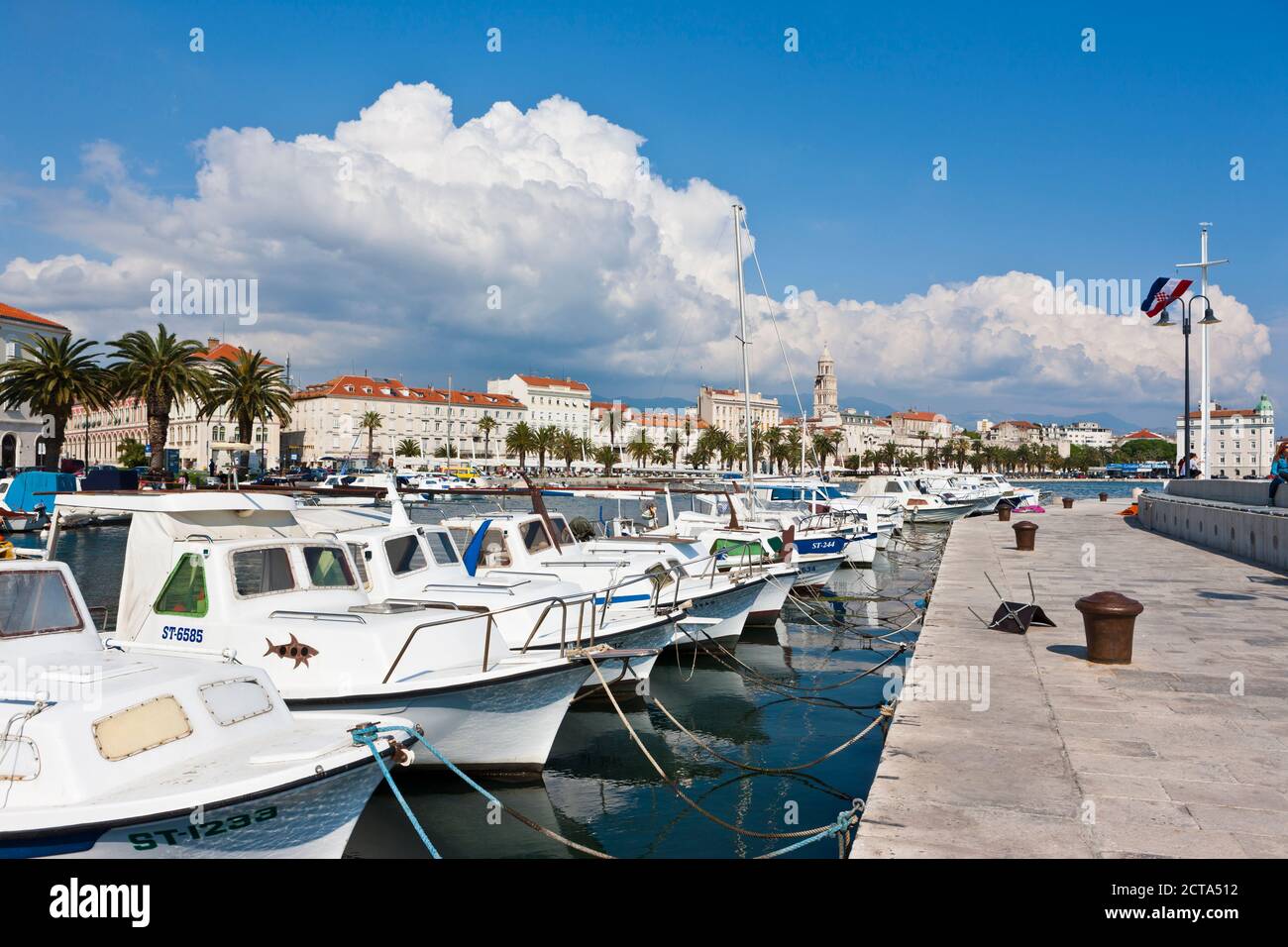 Harbour in split hi-res stock photography and images - Alamy