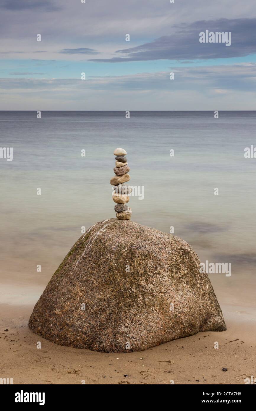 Pile of rocks hi-res stock photography and images - Alamy