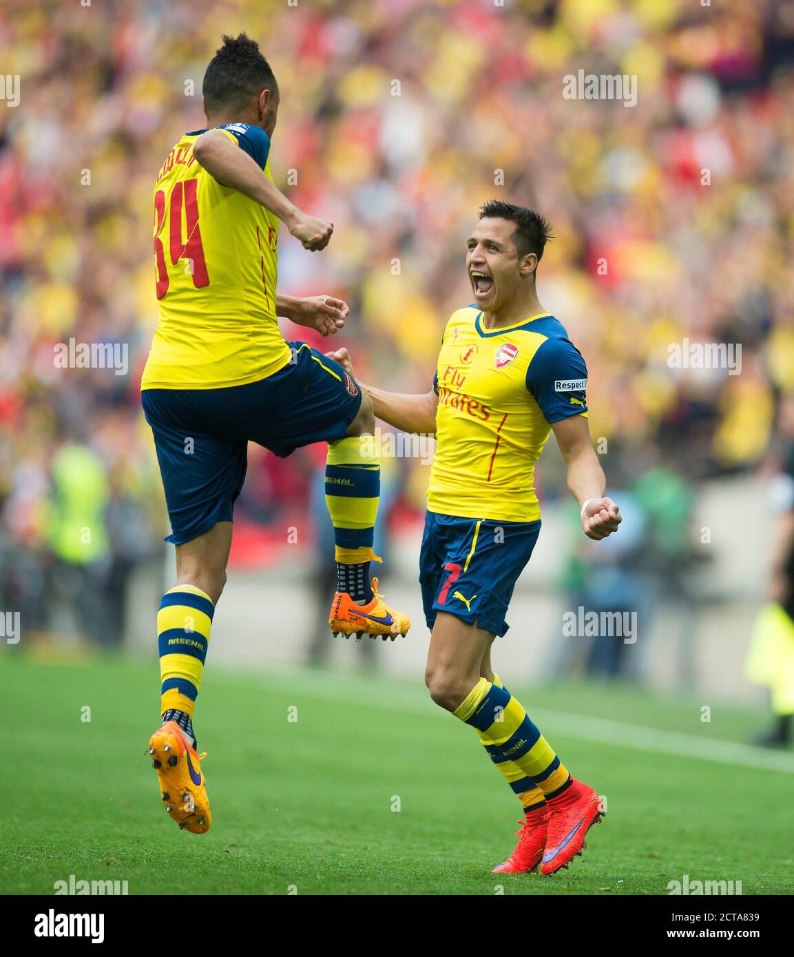 ALEXIS SANCHEZ CELEBRATES SCORING WITH AN AMAZING SHOT FOR ARSENAL ...