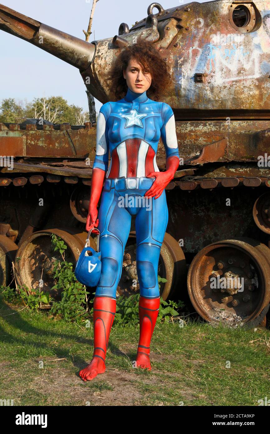 Captain america body paint hi-res stock photography and images - Alamy