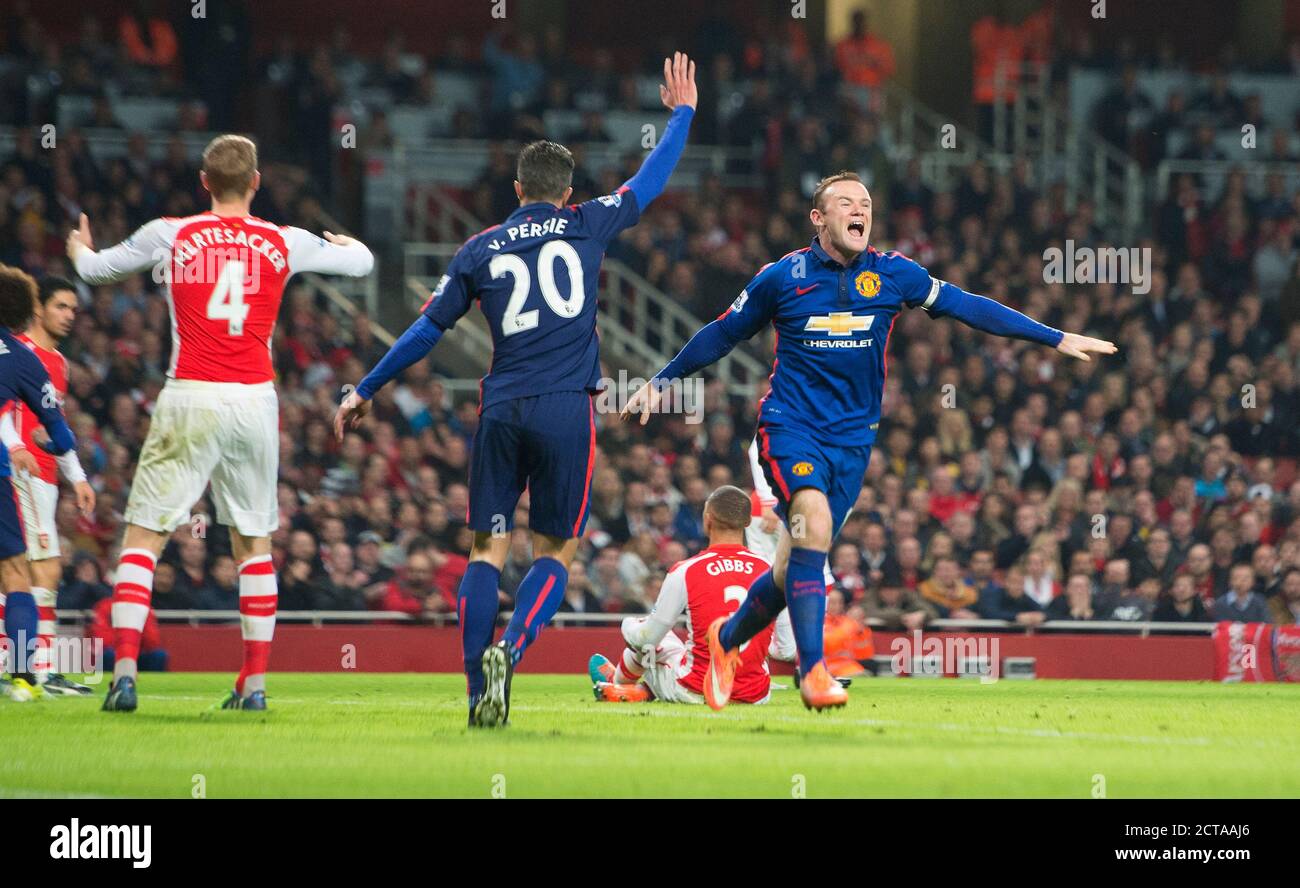 Manchester wayne rooney celebrates scoring hi-res stock photography and ...