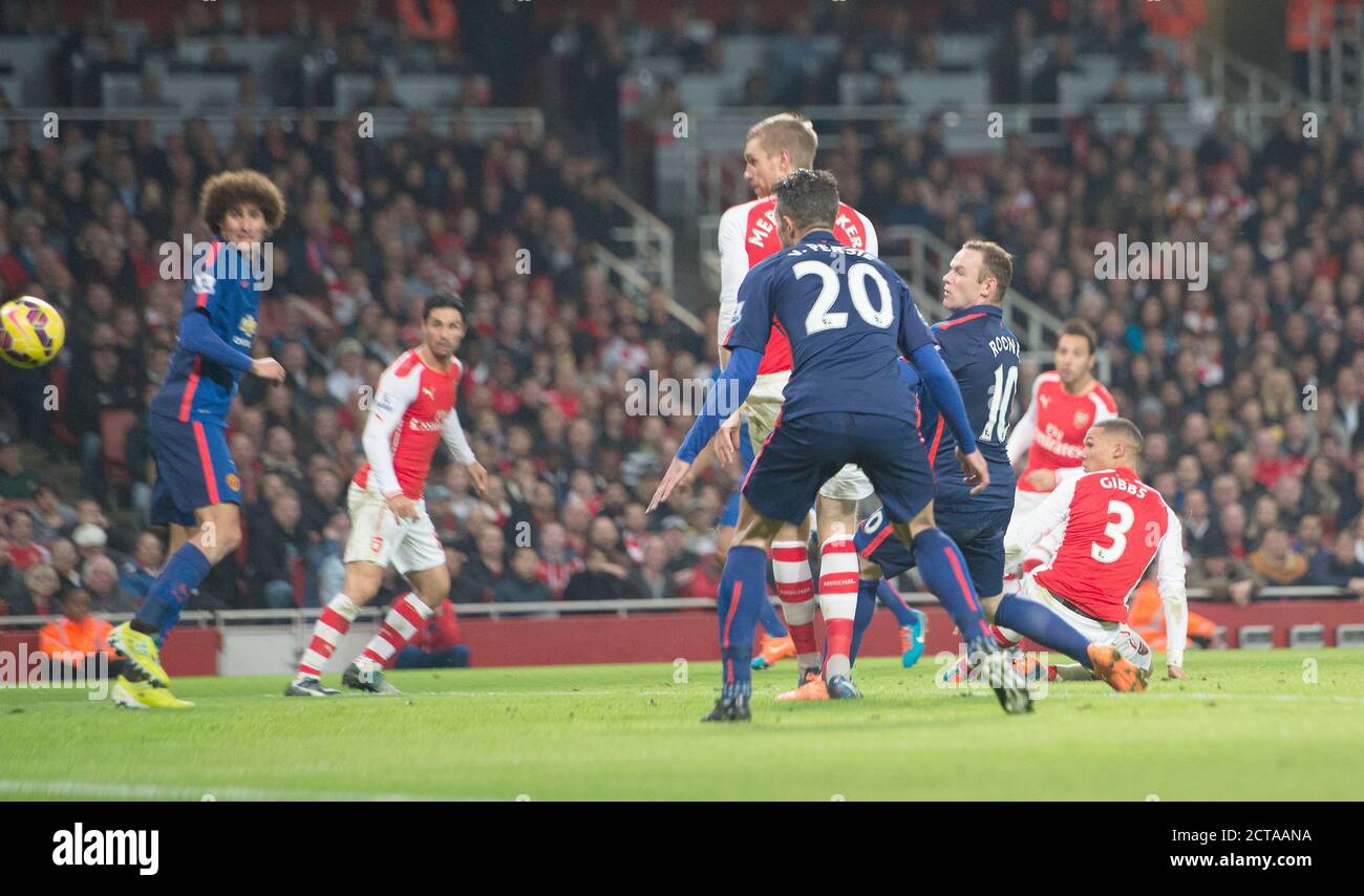 Wayne rooney scores hi-res stock photography and images - Alamy