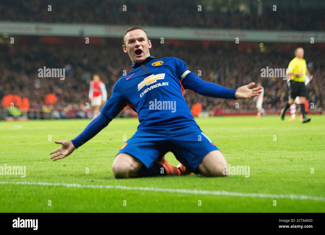 Wayne Rooney celebrates scoring. Arsenal v Manchester United Picture ...