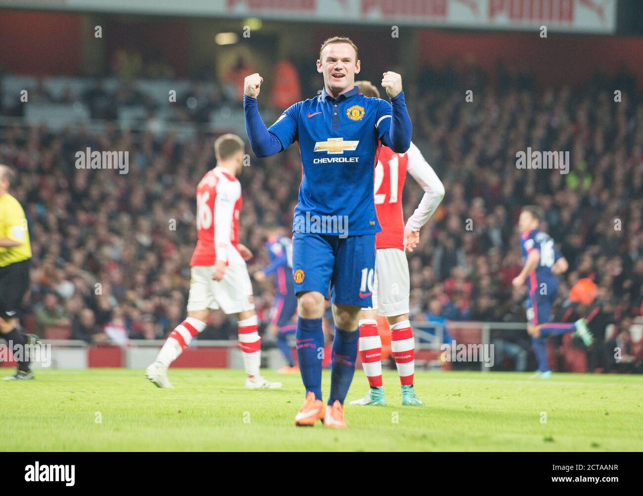 Manchester wayne rooney celebrates scoring hi-res stock photography and ...