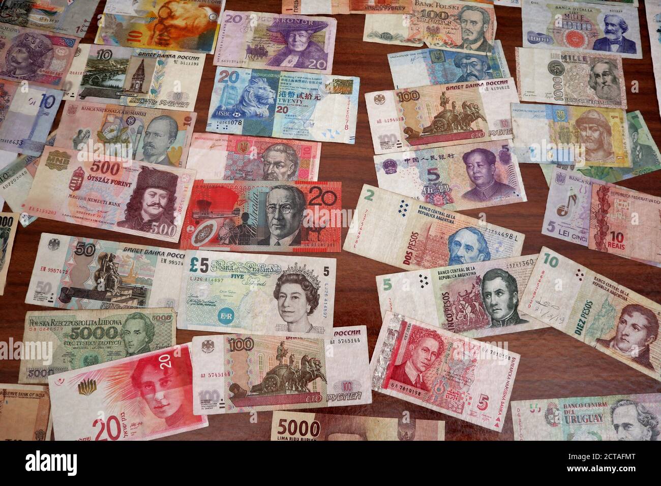Banconote dal mondo Stock Photo - Alamy