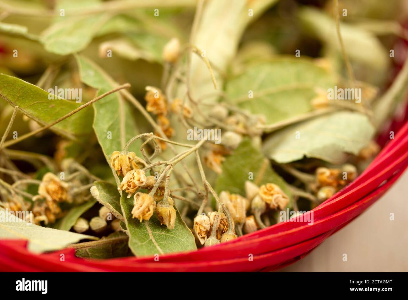 Basket dried leaves tea hi-res stock photography and images - Alamy