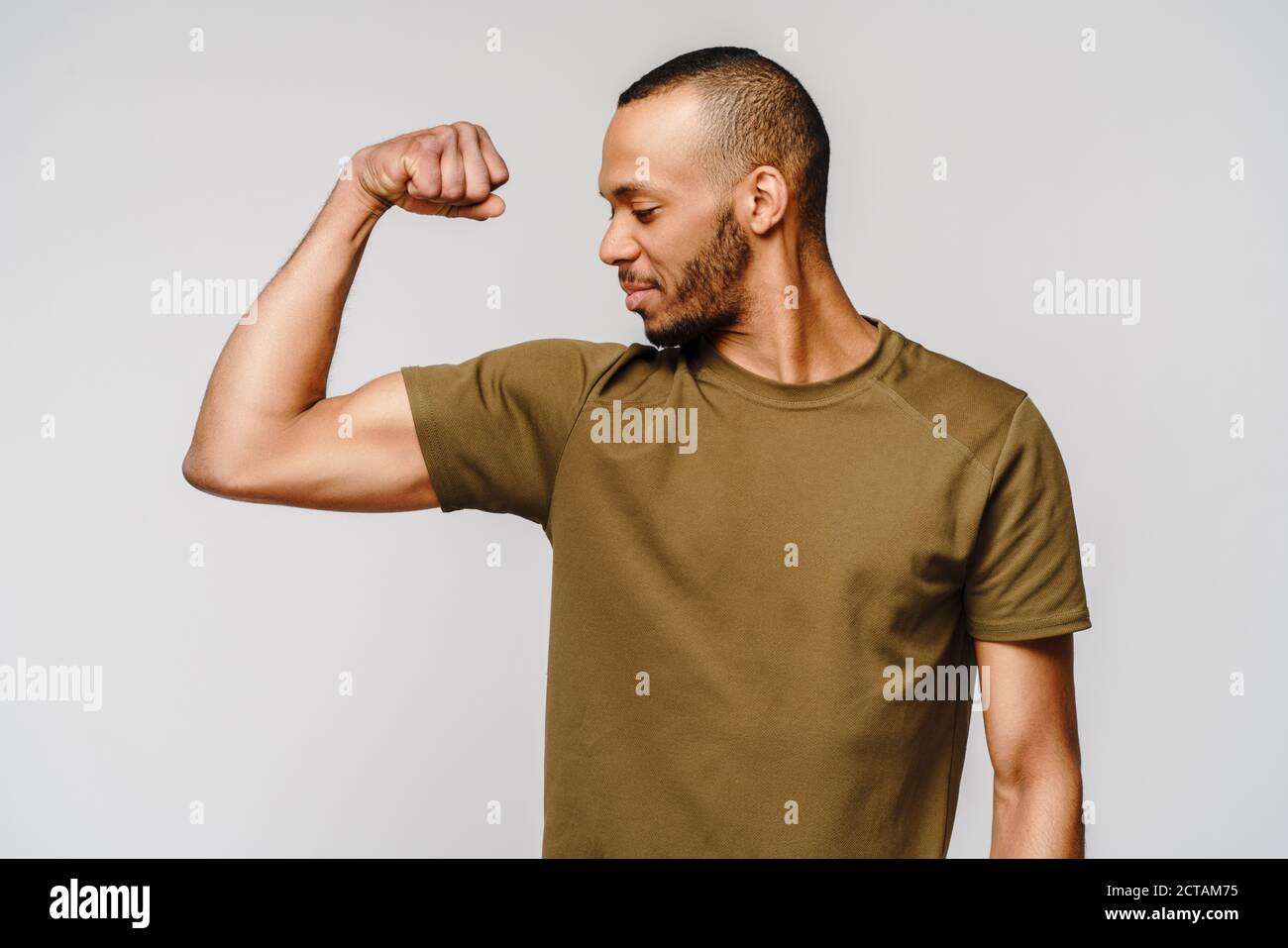 Close up portrait of a happy african american man wearing t-shirt ...