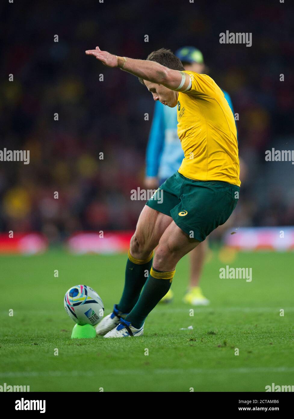 Bernard Foley kicks a penalty 15-6 Australia v Wales Rugby World Cup ...