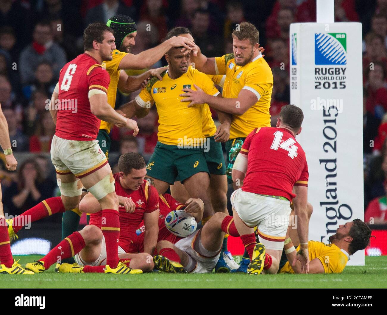 Rugby tackle hi-res stock photography and images - Alamy