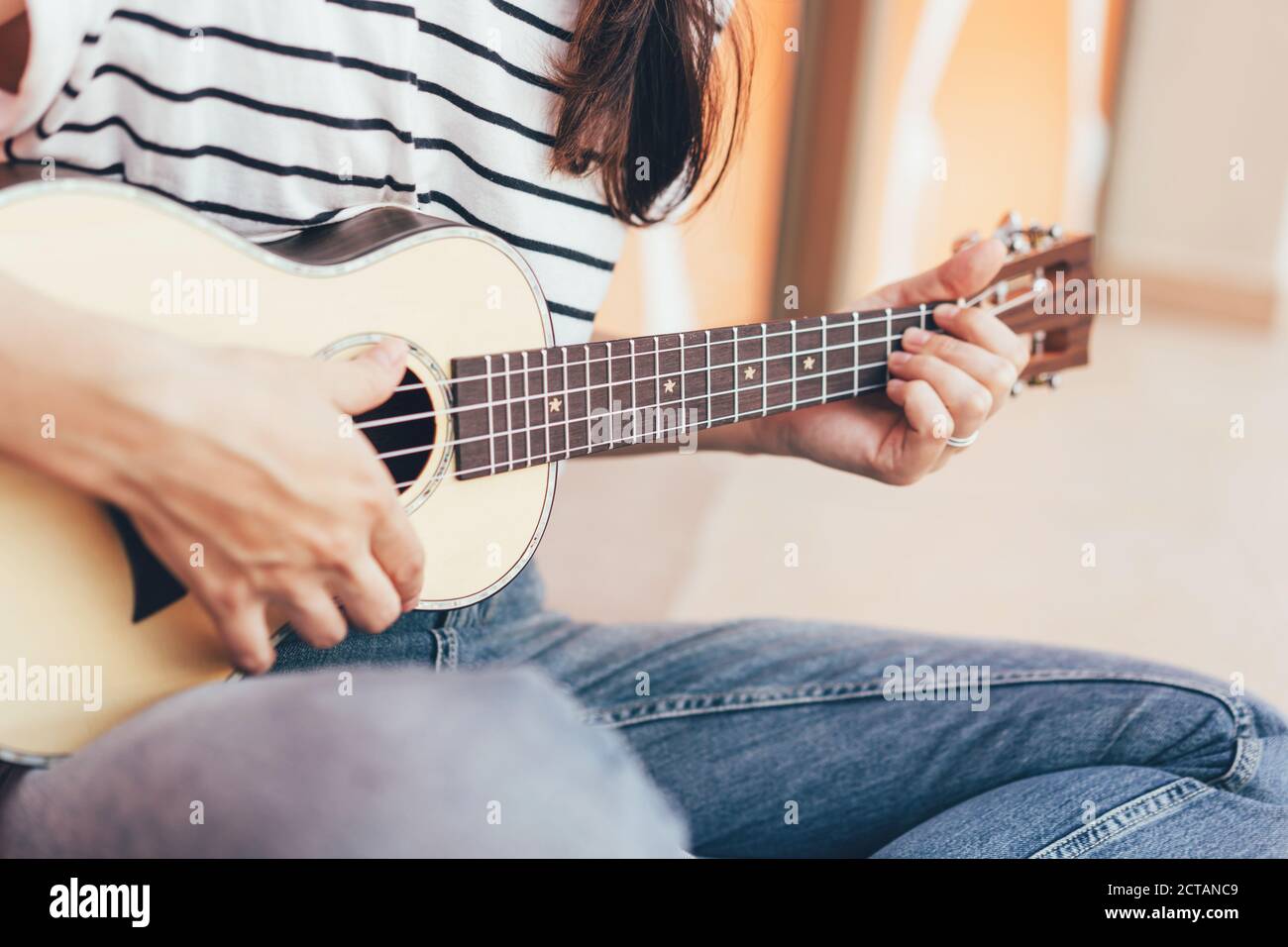 Woman playing ukulele hawaii hi-res stock photography and images - Alamy