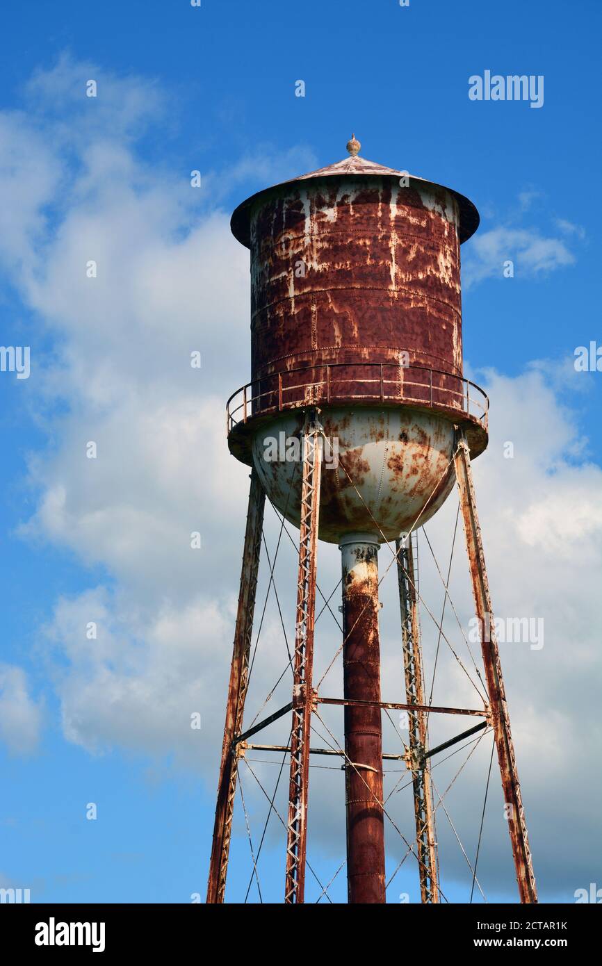 Rusty old water tank hi-res stock photography and images - Alamy