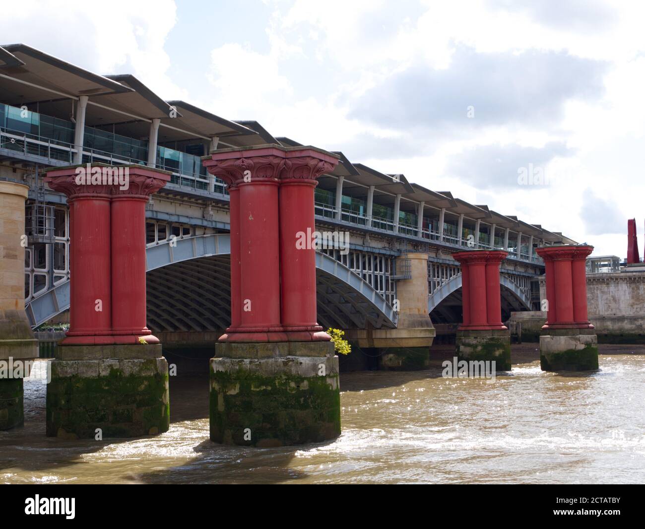 Blackfriars Railway Bridge. Londons River Thames. Magnificent bridge ...