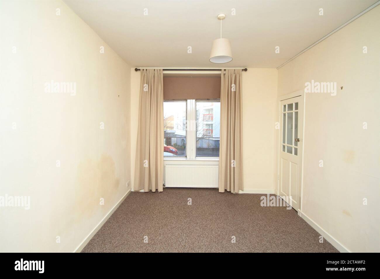 Empty windows and rooms hi-res stock photography and images - Alamy