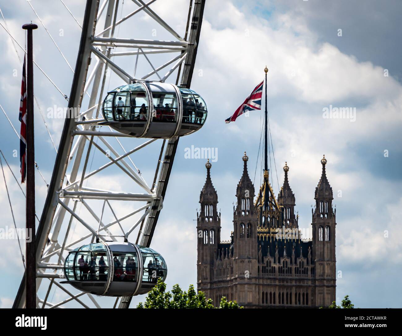 London Icons. A view of two of London's most iconic sights, the London ...