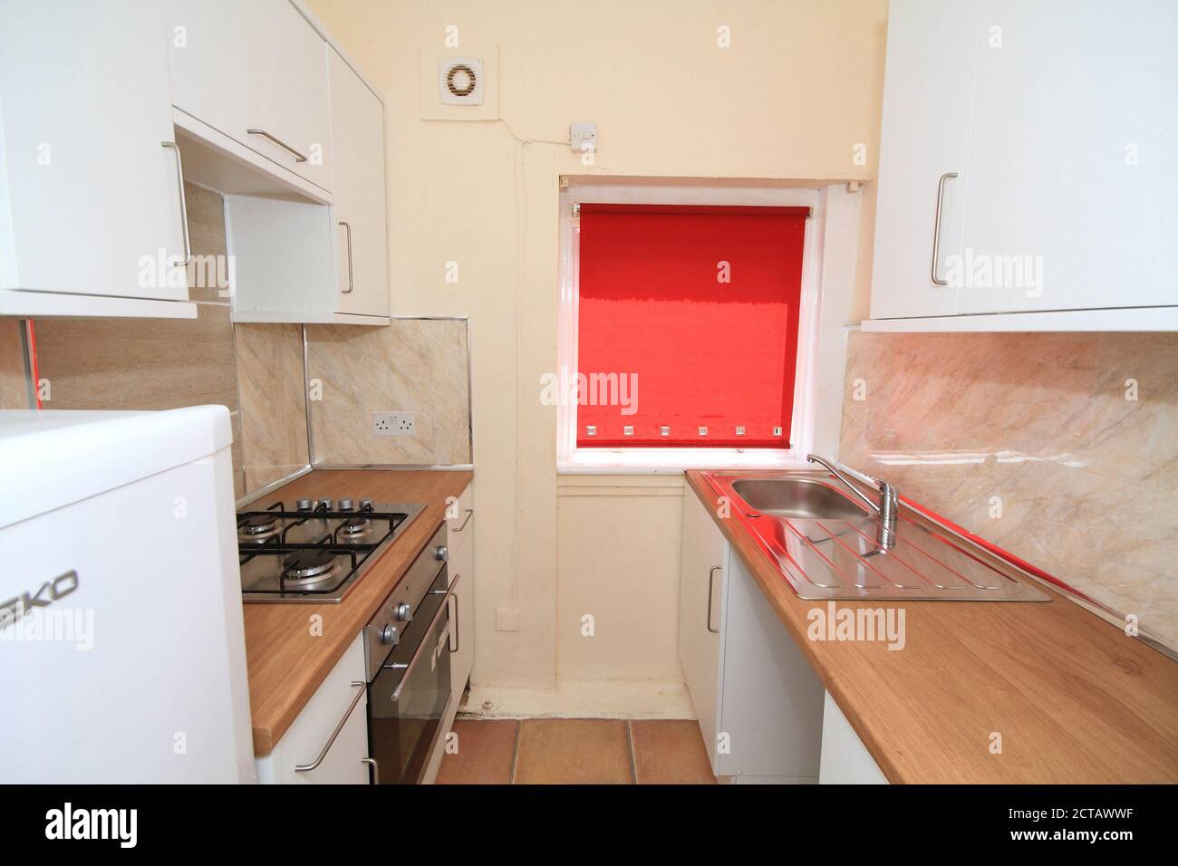 Red blinds hi-res stock photography and images - Alamy