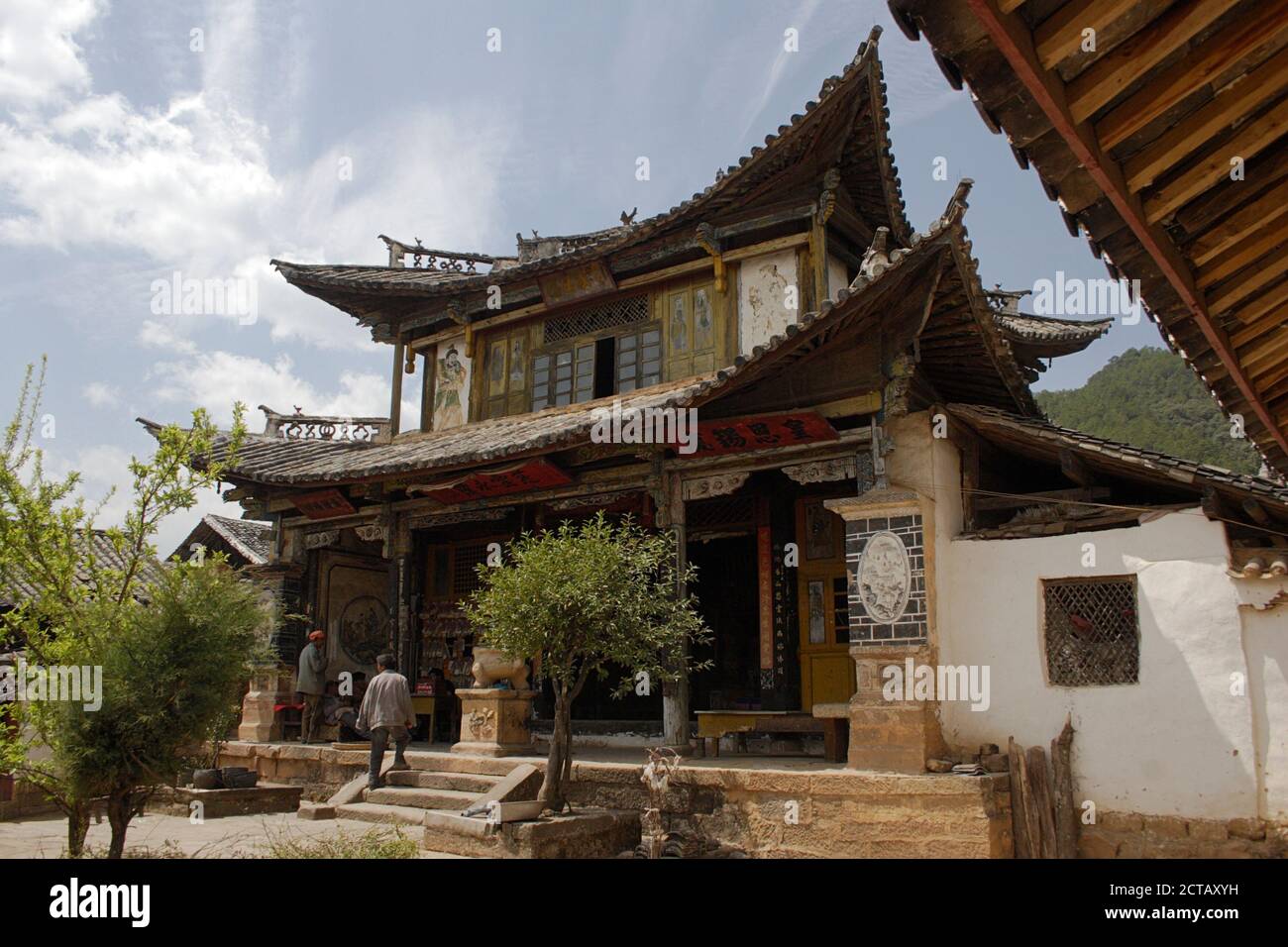 Golden summit jinding temple hi-res stock photography and images - Alamy