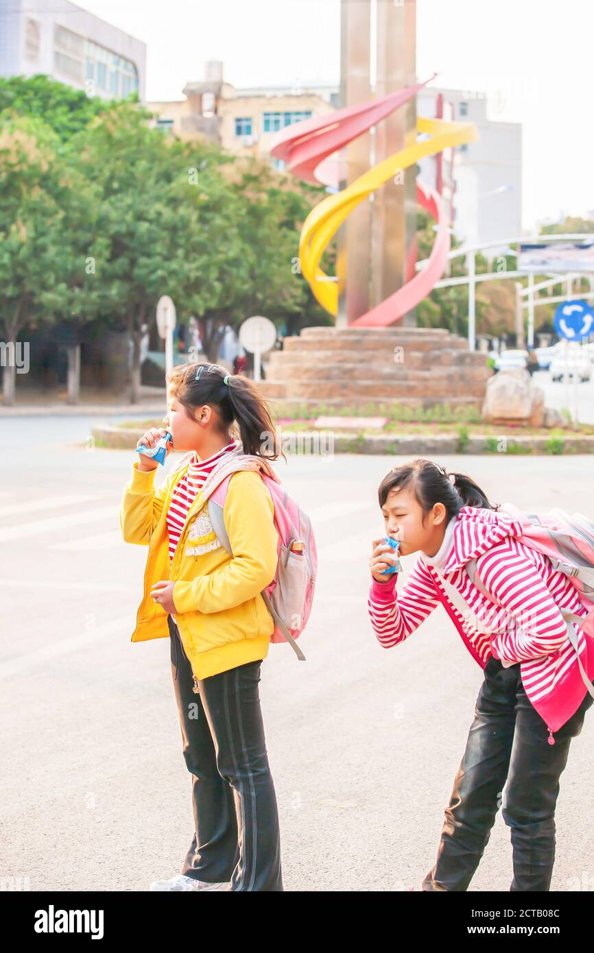 Chinese primary school girls hi-res stock photography and images - Alamy