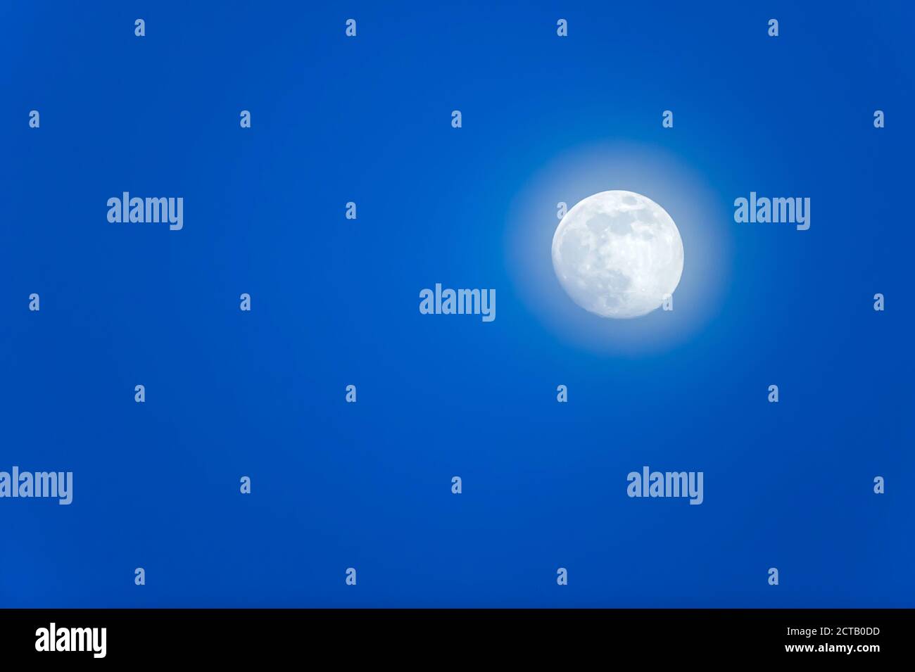 Full moon and mist hi-res stock photography and images - Alamy