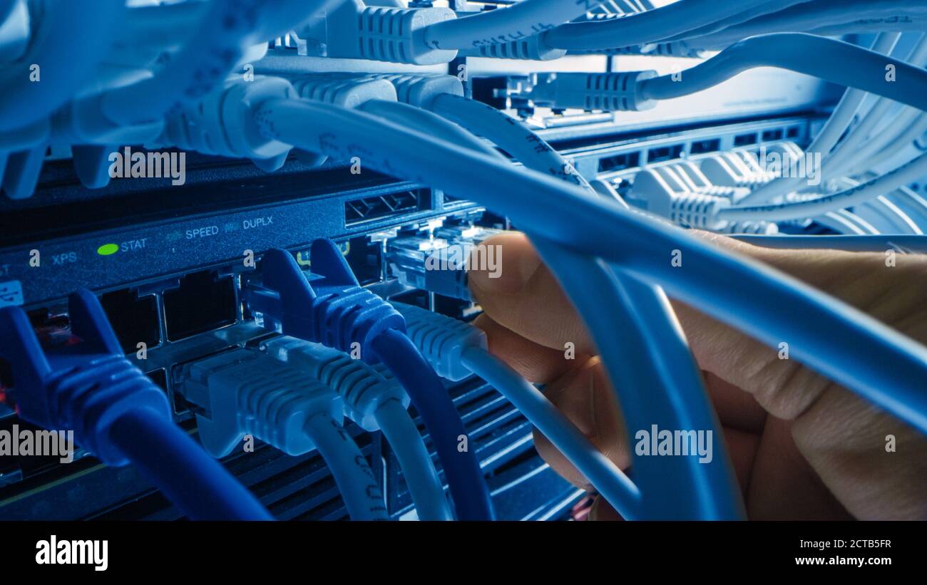 Hand plugs ethernet cable router hi-res stock photography and images ...