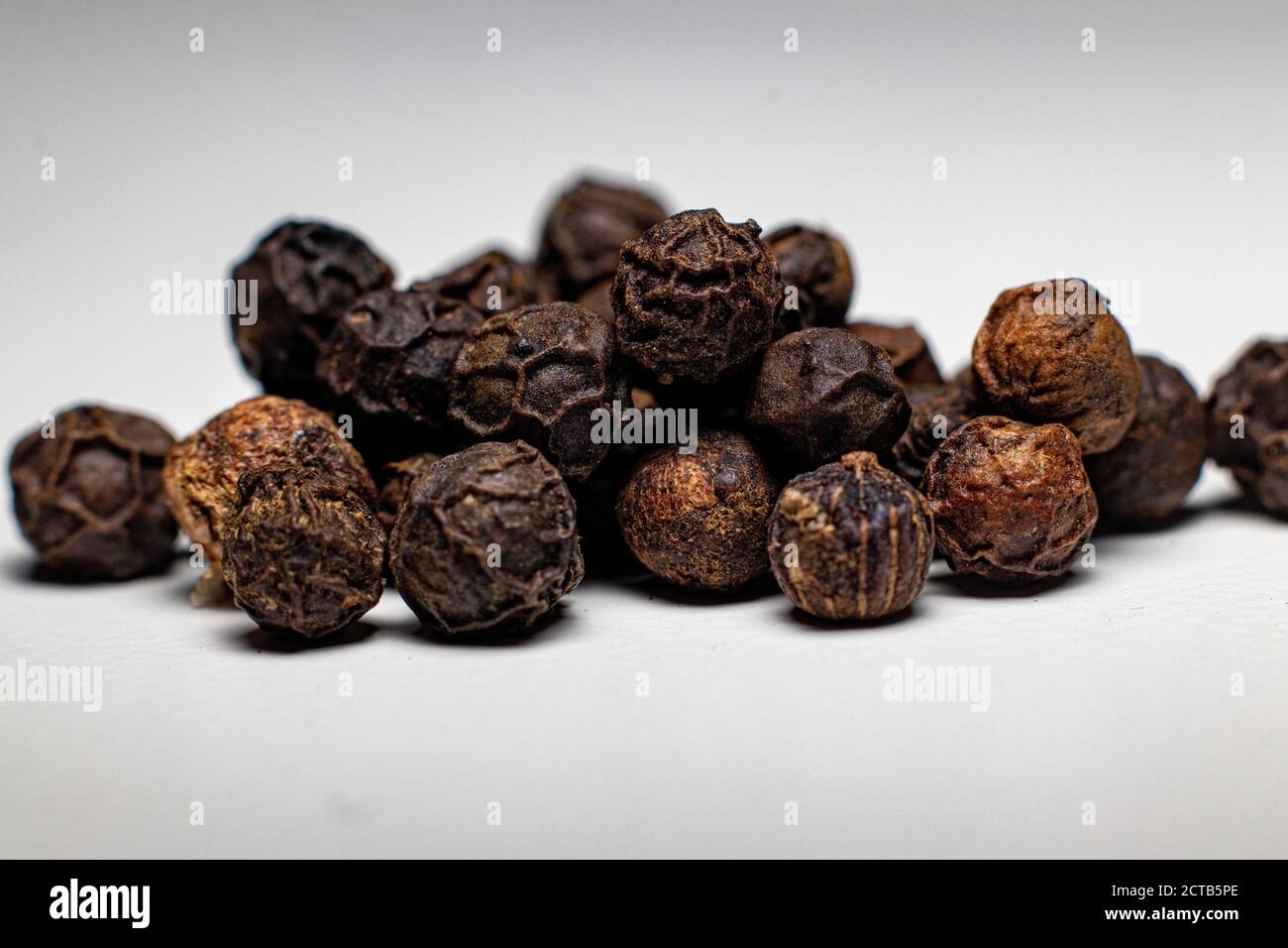 Dried black pepper grains macro hi-res stock photography and images - Alamy