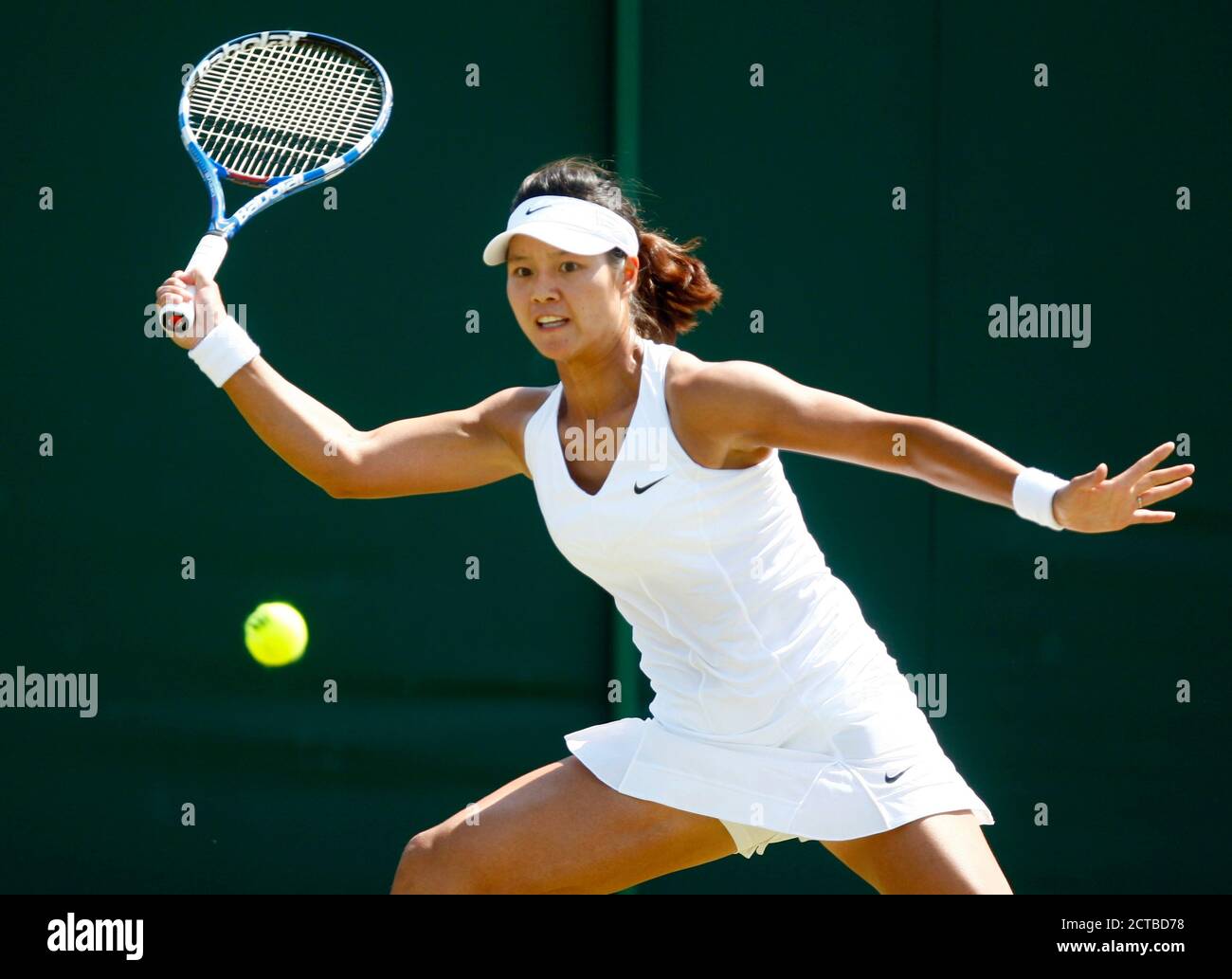 Li na at wimbledon hi-res stock photography and images - Alamy